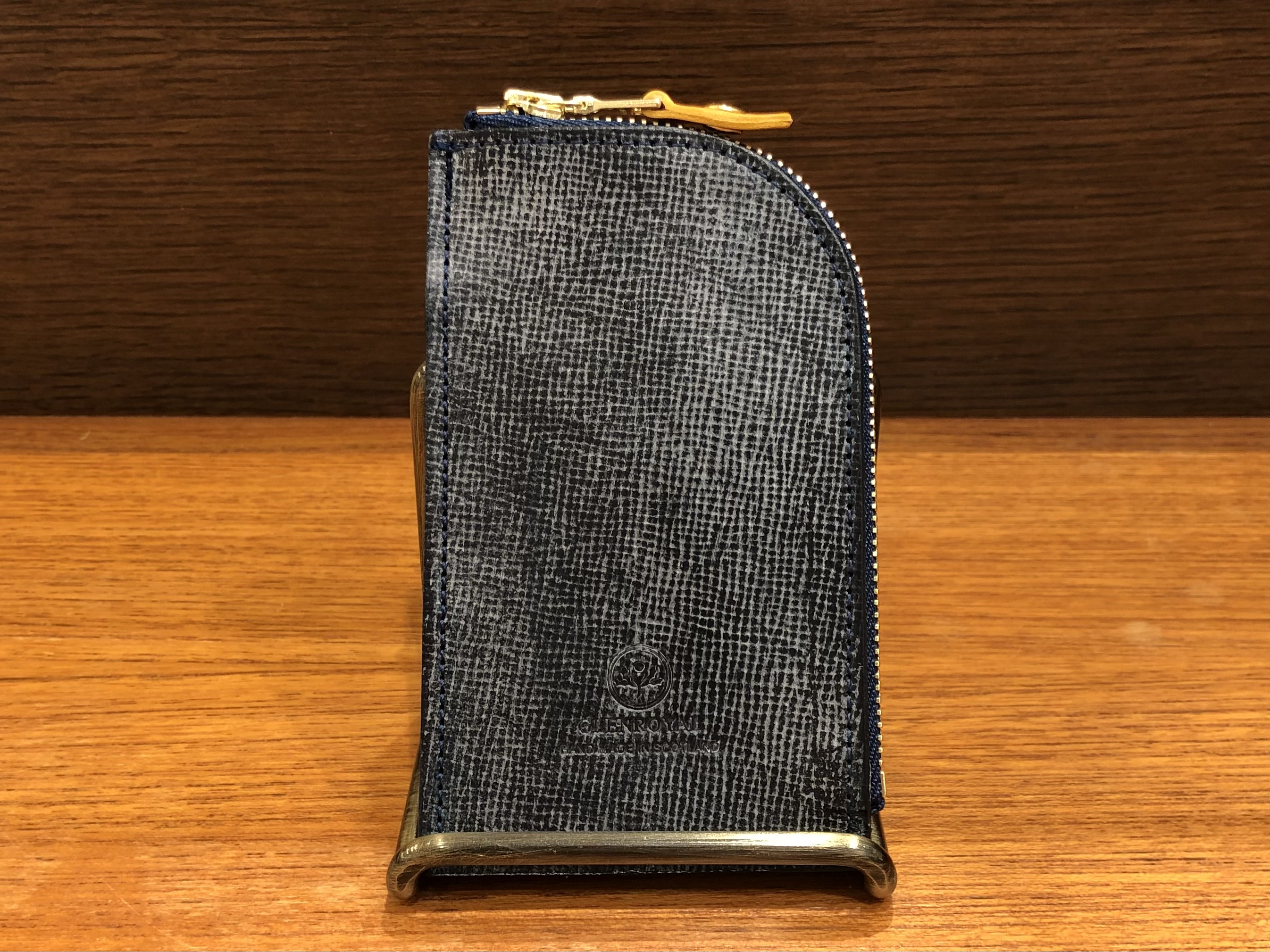 2種類のレザーが楽しめる、グレンロイヤル新作コレクションのご 2種類のレザーが楽しめる、グレンロイヤル新作コレクションのご